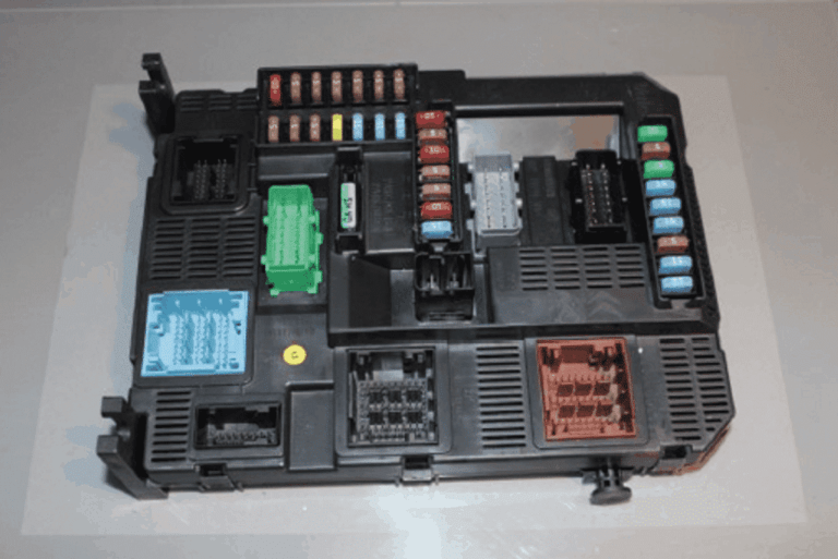 Démarrage moteur impossible sur votre Peugeot 208 ? | Actuauto.fr